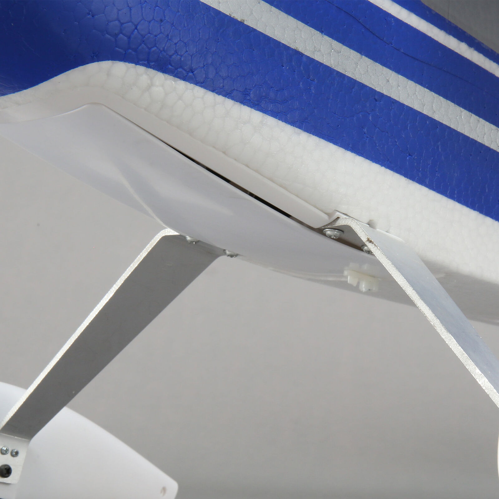 E-flite Valiant 1.3m BNF Basic with AS3X and SAFE Select | Tower Hobbies