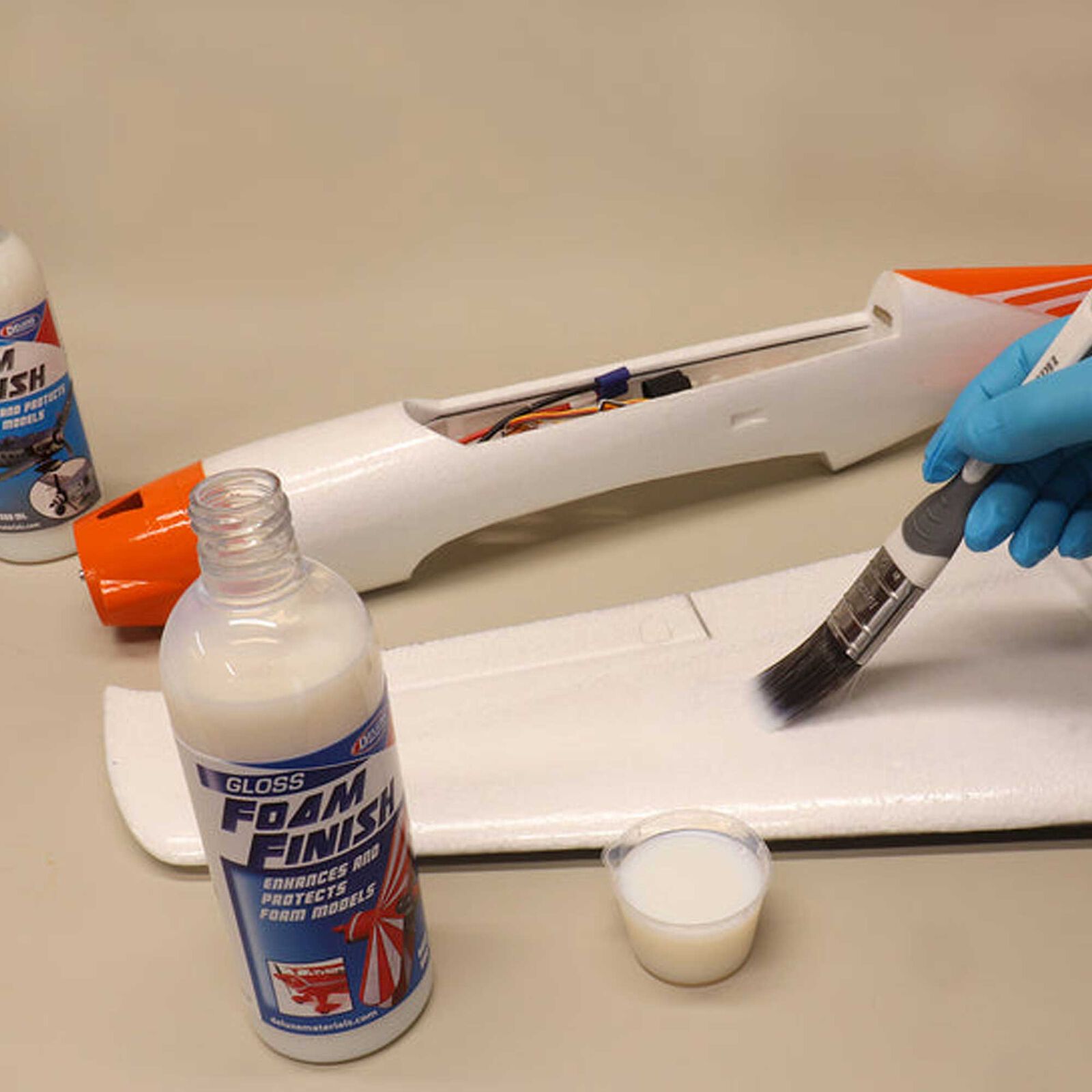 Deluxe Materials Foam Finish Gloss | Tower Hobbies