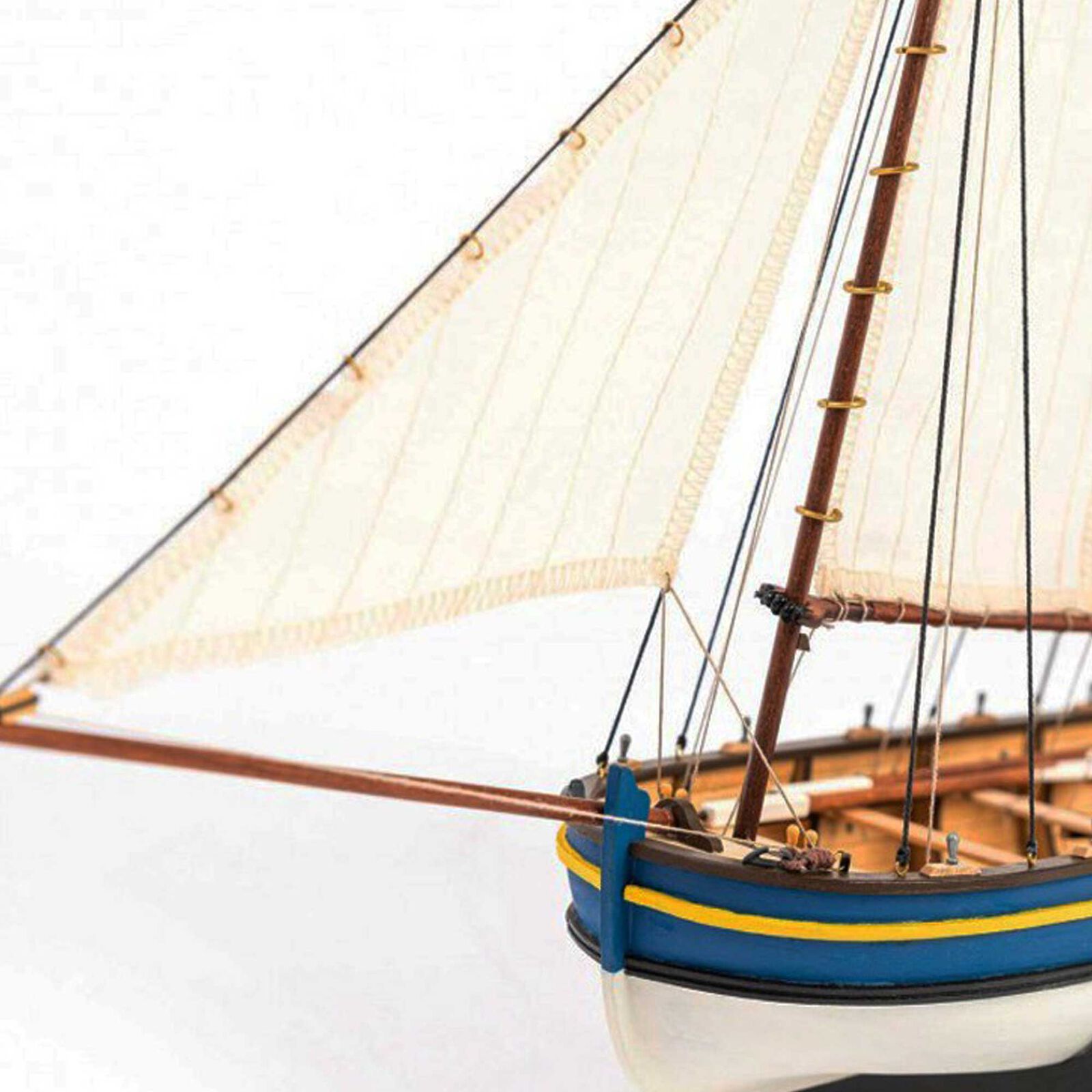 Artesania Latina, S.A. 1/50 Captain's Longboat HMS Endeavour Wooden ...
