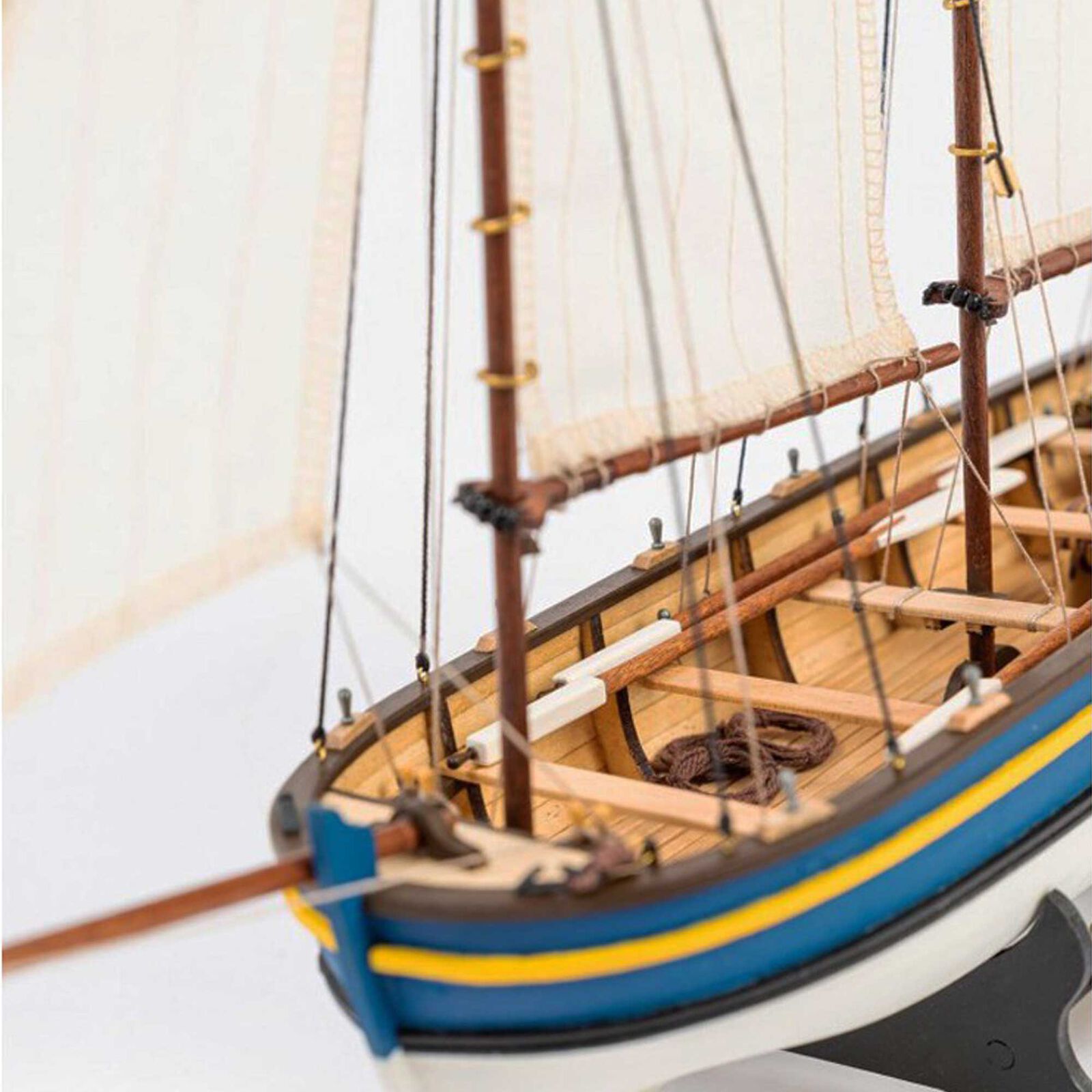 Artesania Latina, S.A. 1/50 Captain's Longboat HMS Endeavour Wooden ...